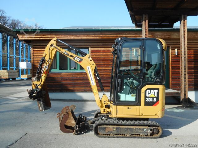 Mini bager
Caterpillar 301.8D mit POWERTILT