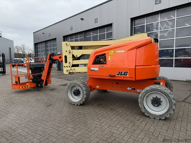 Artikulisan teleskopski bum lift
JLG 450 AJ