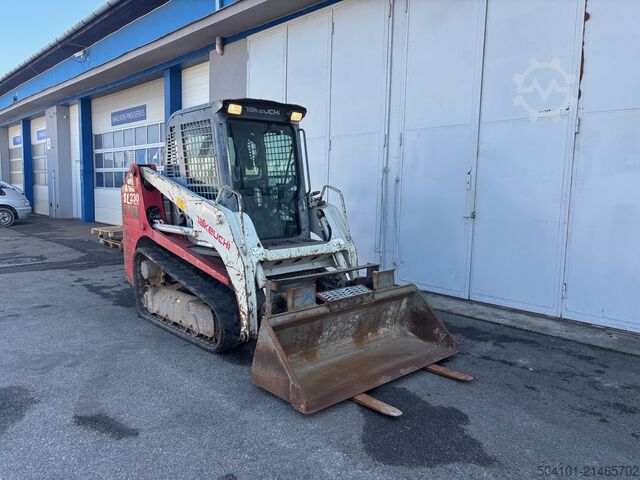 Kompaktni utovarivač
Takeuchi TL230HF