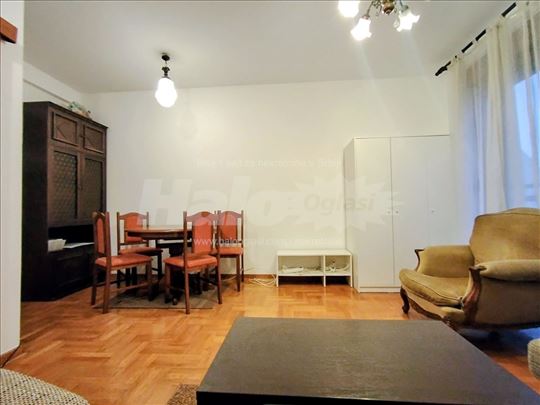 Crveni krst, jednoiposoban stan