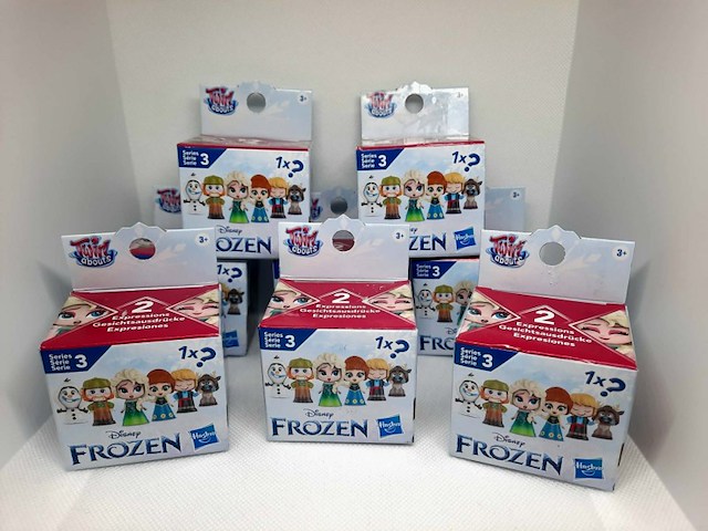 Frozen figura iznenadjenje NA KOMAD