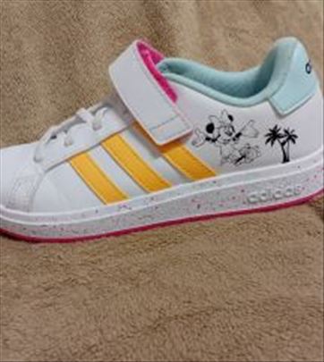 Nove patike Adidas 35