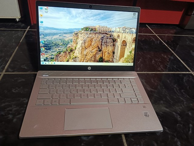 HP Pavilion 14 / i5 10gen / 8 DDR4 / 256 M2 SSD