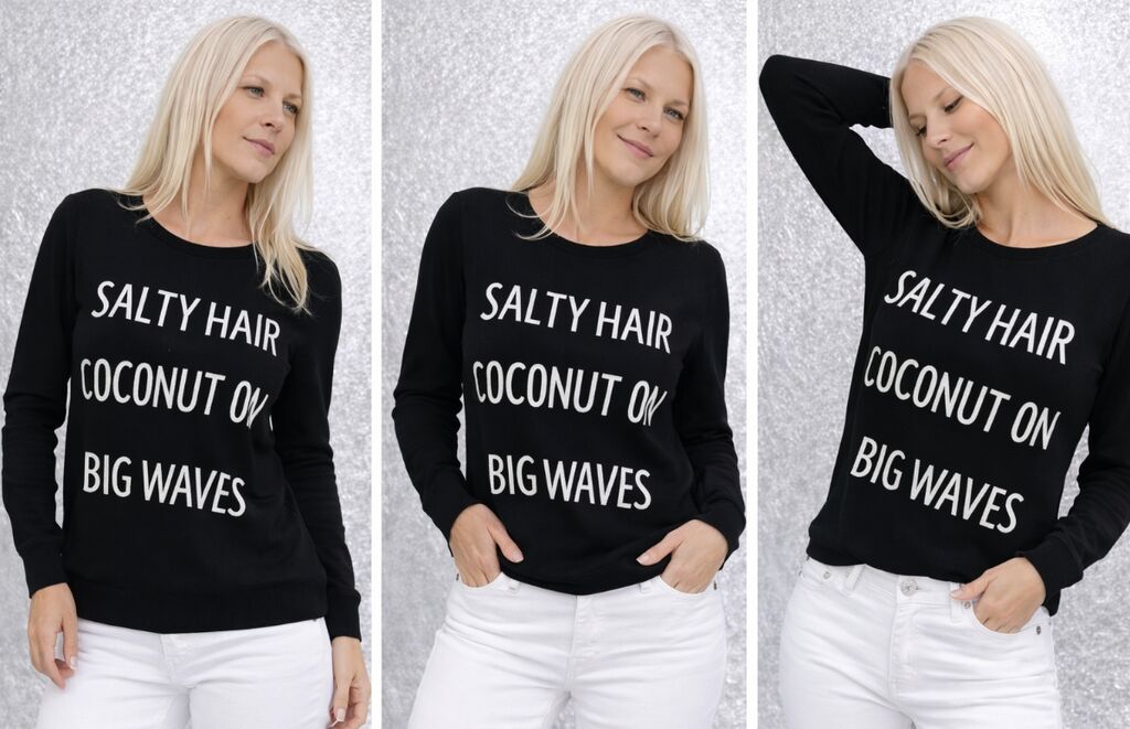 Ženski crni džemper sa natpisom “SALTY HAIR COCONUT ON BIG WAVES”. -