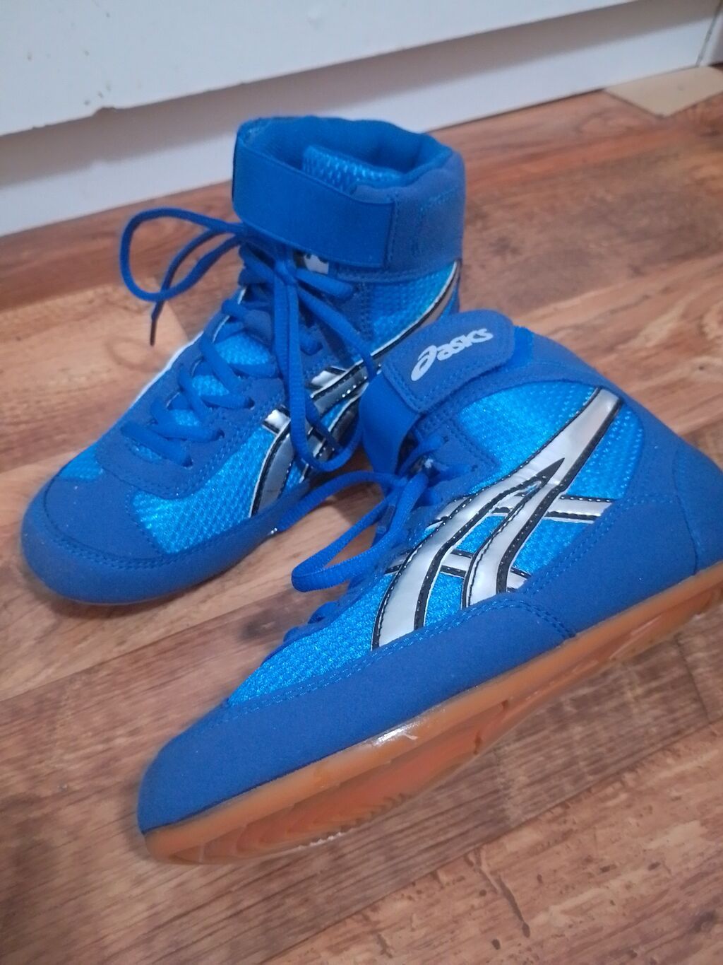 ASICS dečije rvačke patike – broj 33 - Model: visoki profil sa