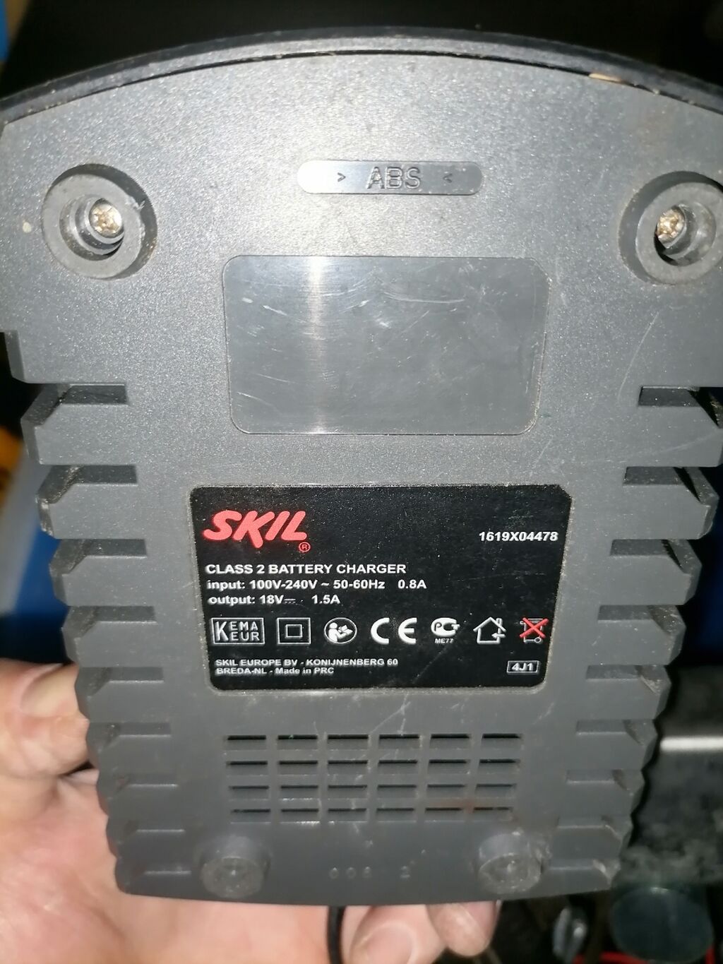SKIL punjač za baterije – Class 2 Battery Charger - Ulaz: 100–240 V