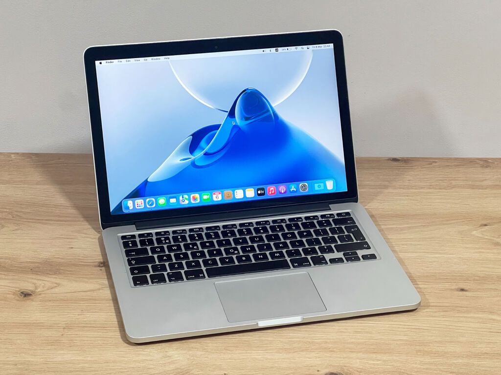 Apple MacBook Pro 13 (2015, i5) 8 / 128 SSD (Odličan) Laptop je u