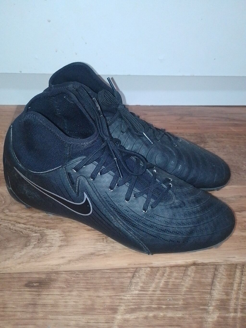 Kopacke Nike PHANTOM LUNA br 39 gaziste 24,5 cm su u odlicnom stanju