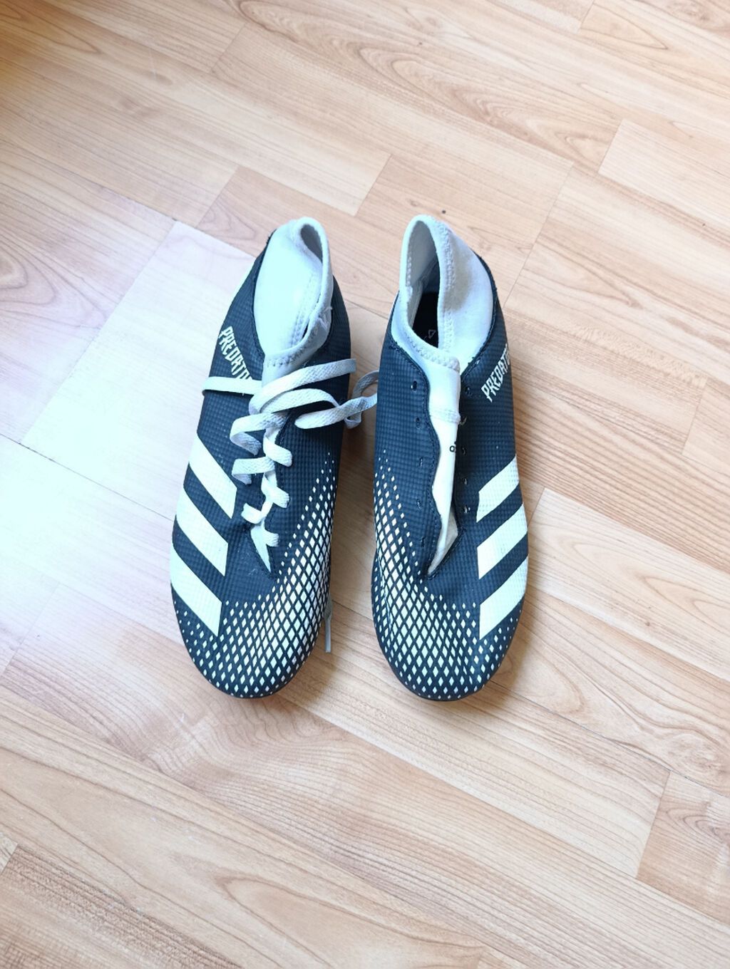 Adidas Predator kopačke za fudbal na veštačkoj ili prirodnoj travi. -