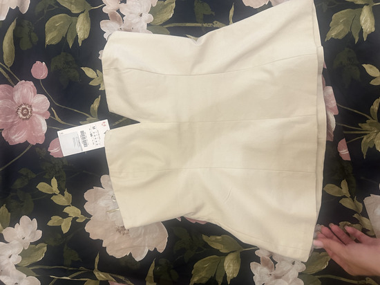 269.NOV sa etiktom zara nude top