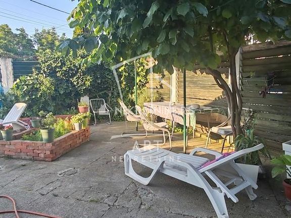 Kuća sa dvorištem,mereno 192m2 ID#11439
