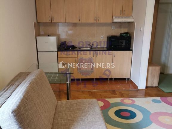 Izdaje se jednosoban stan na Novoj Detelinari