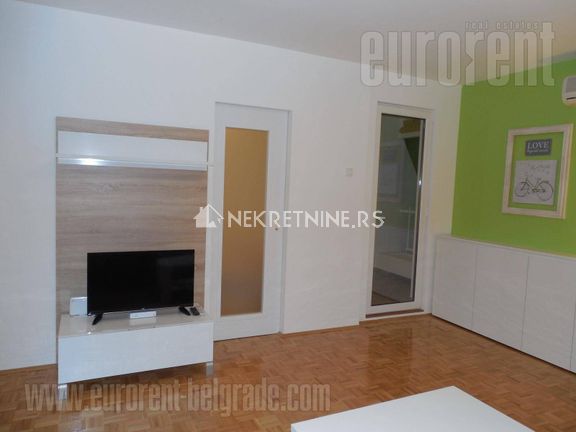 #35306, Izdavanje, Stan, BLOK 30, 700 EUR