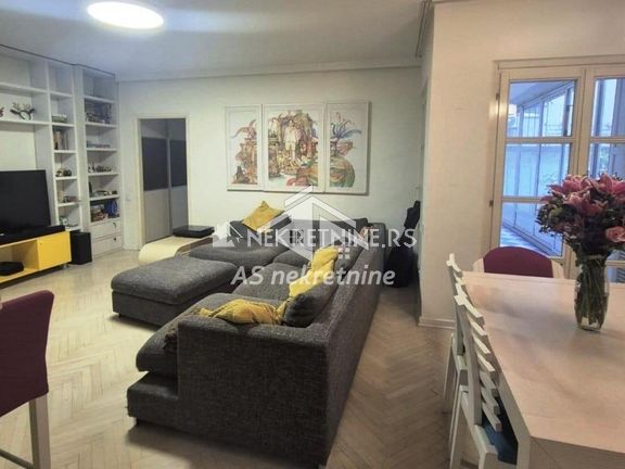Vračar, Hram Svetog Save, 3.0 stan, 85m2, 1100 EUR