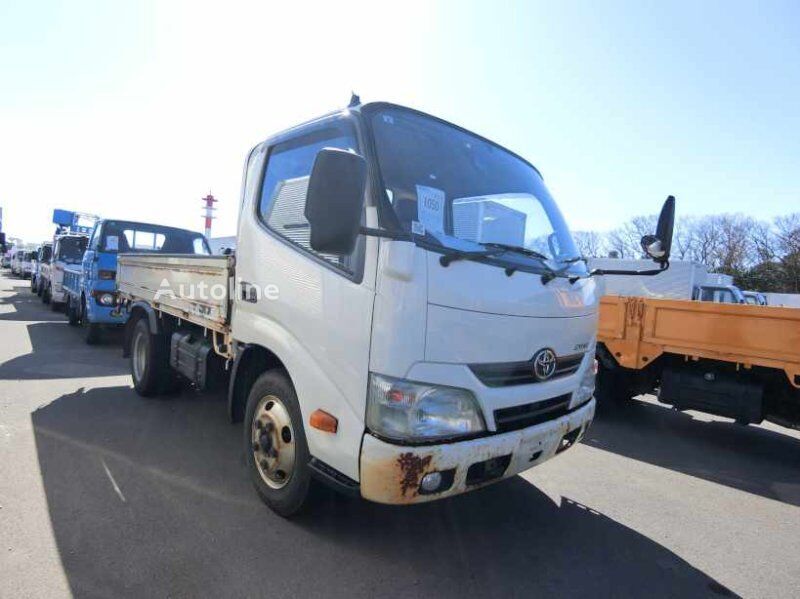 Toyota DYNA kamion s ravnom platformom < 3.5t