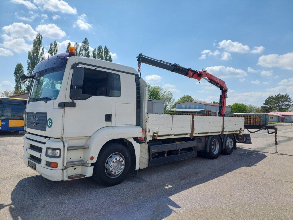 MAN TGA 26.320 6X2-2 BL Fassi F110AC22 kamion s ravnom platformom