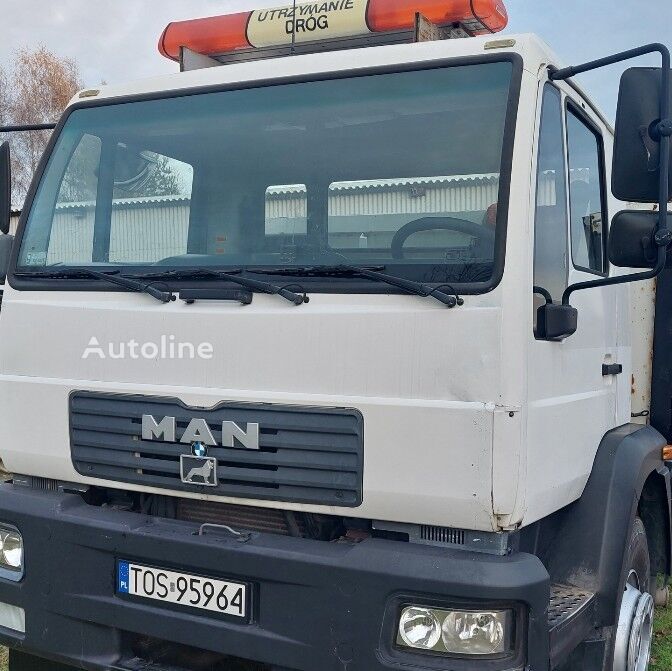 MAN 18.225 kamion s ravnom platformom