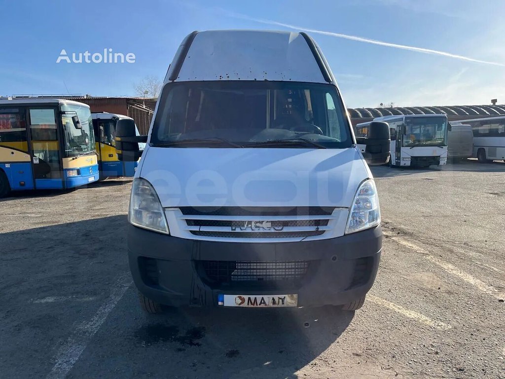 Prodaje se IVECO Daily putnički minibus na aukciji