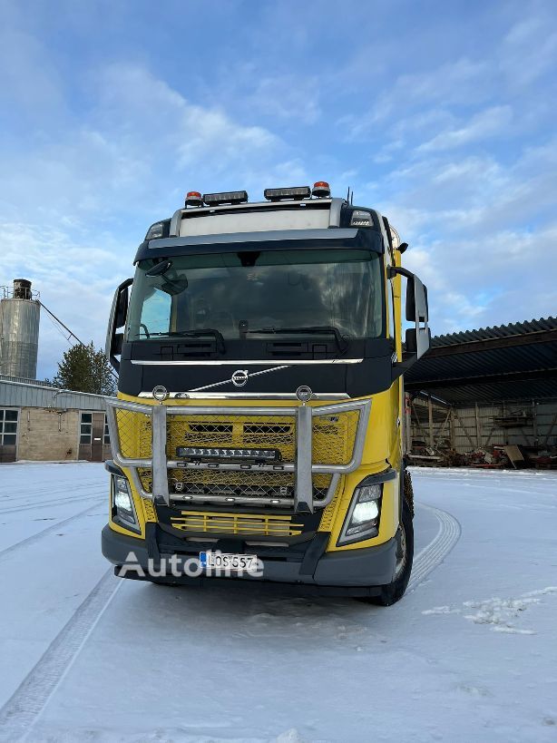 Volvo FH 750 8x4 kamion za prevoz drva