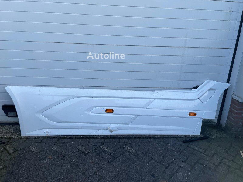DAF 2292748 / 2292752 Side-Skirt RH Damage oblaganje za kamiona