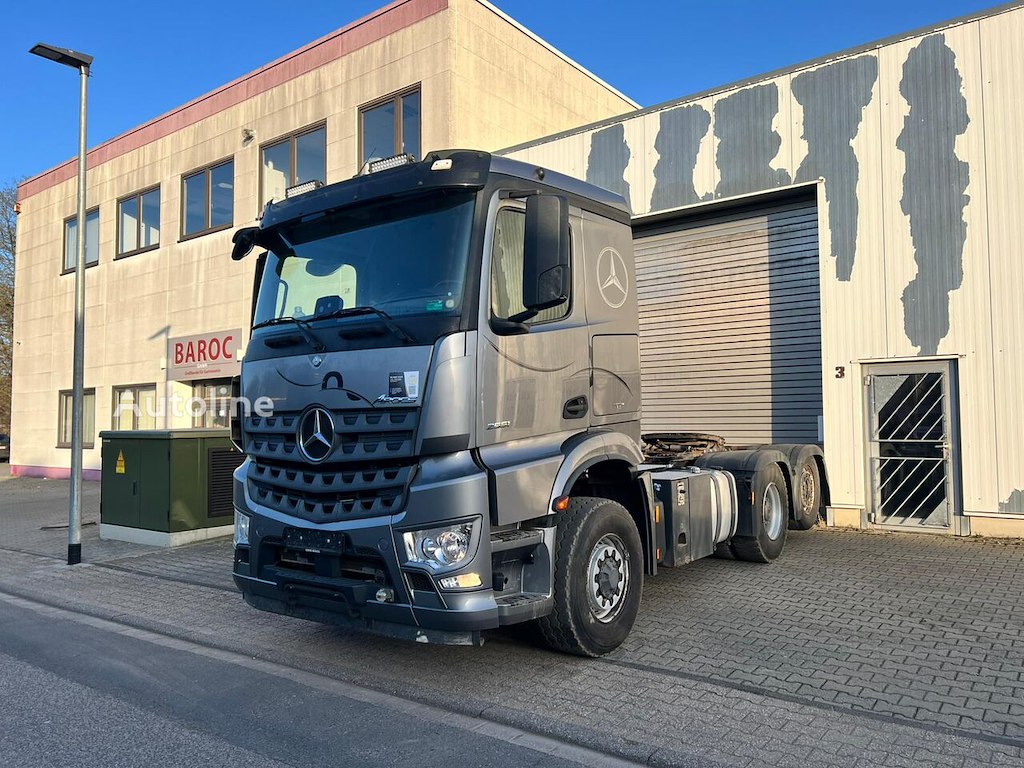Mercedes-Benz Arocs 2551 LS6X2-6X4 tegljač