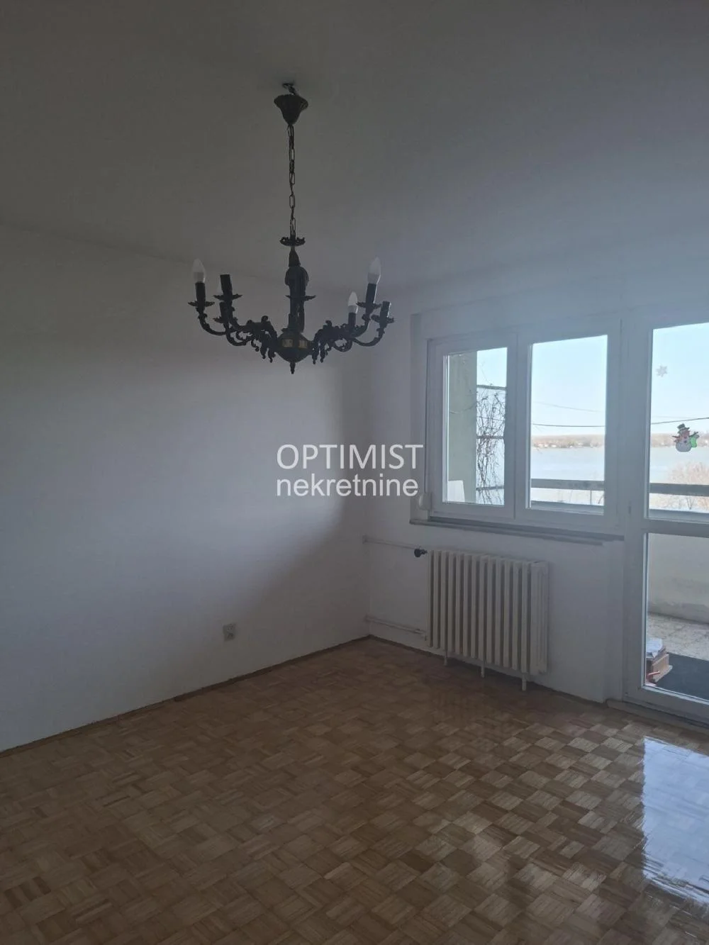 Kej oslobođenja, 69m2, polunamešten ID#3375
700 €