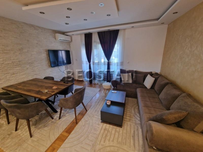 Zemun - Gornji grad #66540
800 €