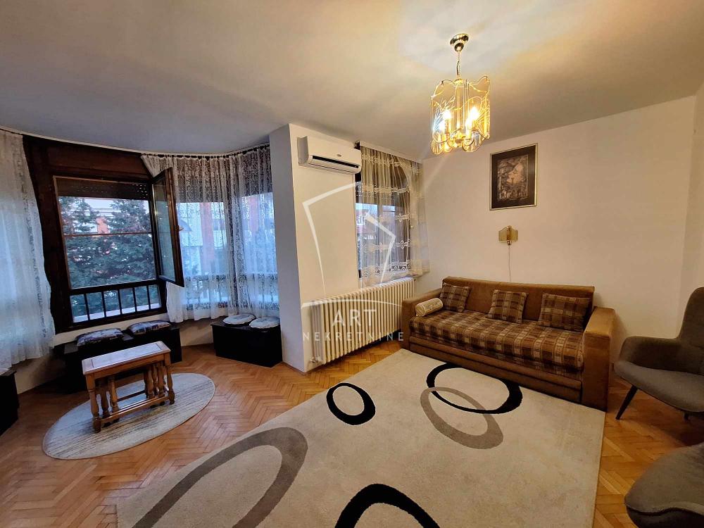 Odlična lokacija 1.0 stan , renovirano ID#14310
350 €