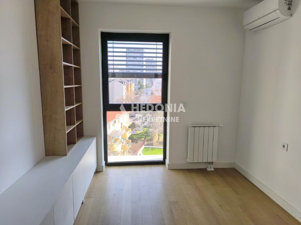 Zvezdara teatar, nov, 2.0, odmah useljiv ID#10415
296.000 €