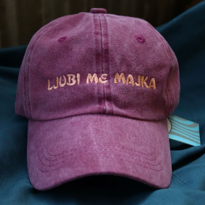 Ljubi me majka kačket