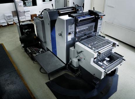 Ofset štamparska mašina 2 boje Ryobi 522HE 2-Color Offset Press with NP52 Numbering and Perforating Unit