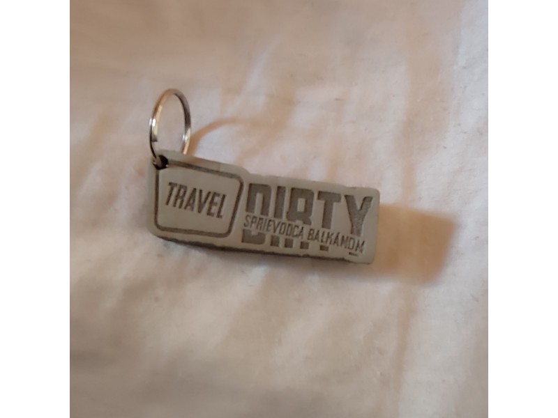 Travel Dirty privezak za kljuceve