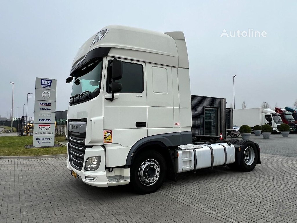 DAF XF 450 4x2 trekker Super Space Cab / 844.200km tegljač