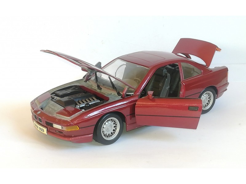 Maisto 1990 BMW 850i 1:18