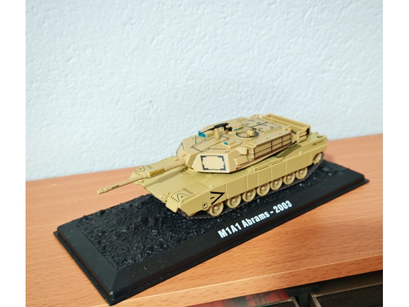 M1A1 Abrams 2003 1:72 - Vojna vozila Amercom + casopis!