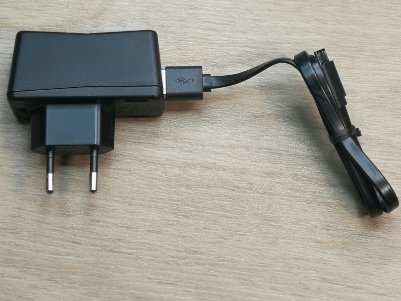 Philips USB punjac sa micro USB kablom