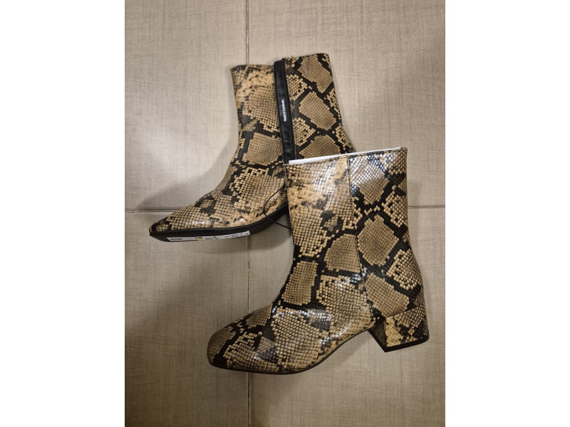 *** ČIZME *** M & S *** SNAKE PRINT *** 39.5 ***