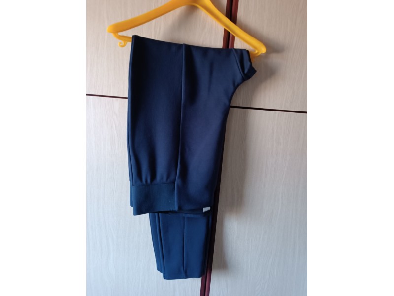 NOVO,,damske,sportske pantalone,44 i 46