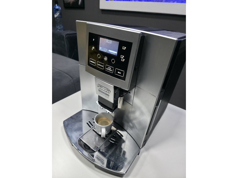 DeLonghi Perfecta Touch automatski espresso aparat kafa