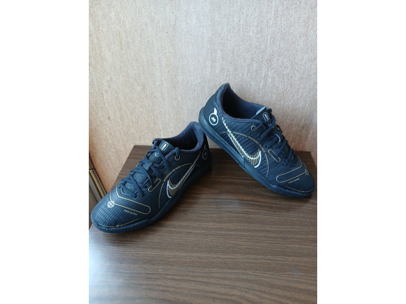 Patike Nike br. 35,5-22cm