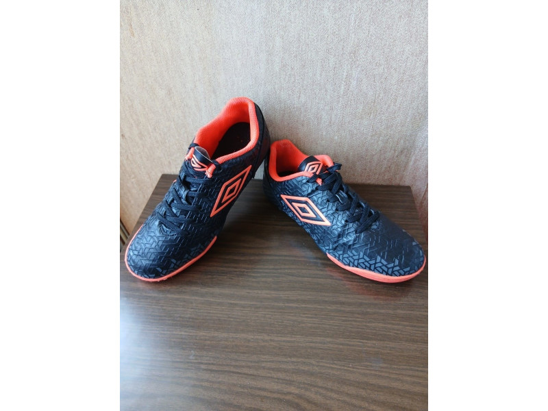 Patike za fudbal Umbro br. 36-22cm.