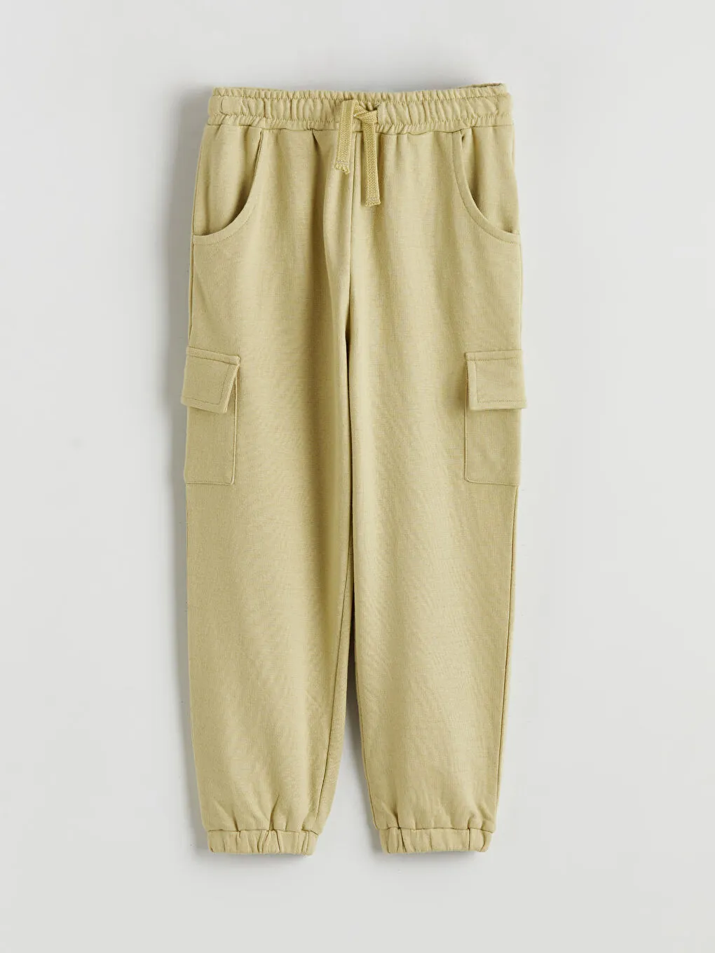 LCW Kids Dečije Cargo Pantalone: Lagan Stil Za Njegove Svakodnevne Avanture.