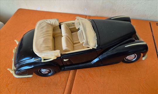Crni Mercedes Benz 300s Maisto 1/18