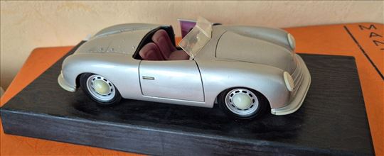 Sivi Porsche no.1 typ 356 Roadster 1948 Maisto