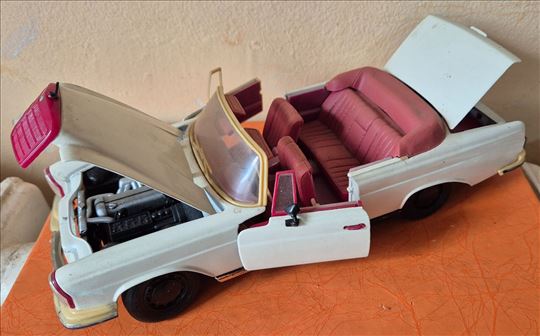 Beli Mercedes Benz 280SE 1966 1/18 Maisto