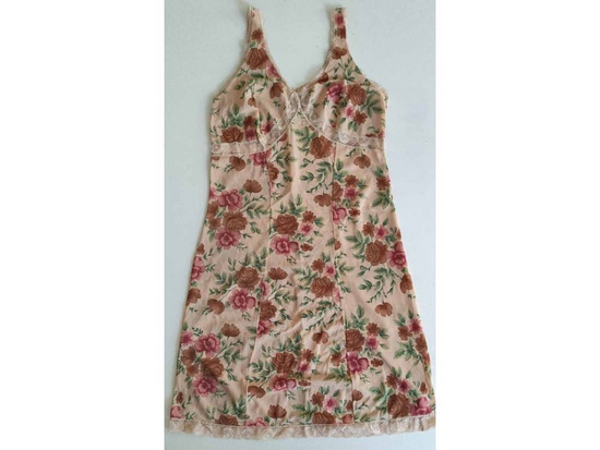 Vintage Cvetni Kombine – Romantični Retro Stil