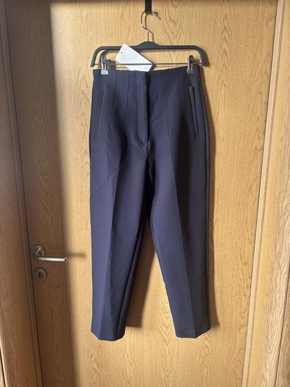 NOVE ZARA PANTALONE SA ETIKETOM