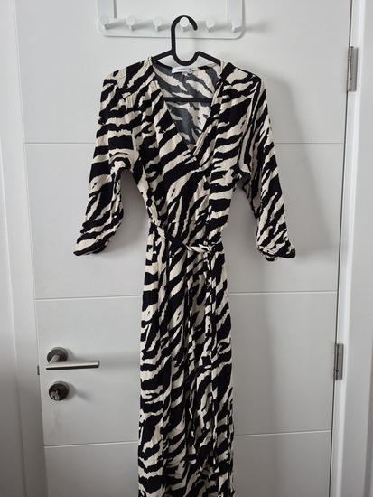Reserved animal print haljina