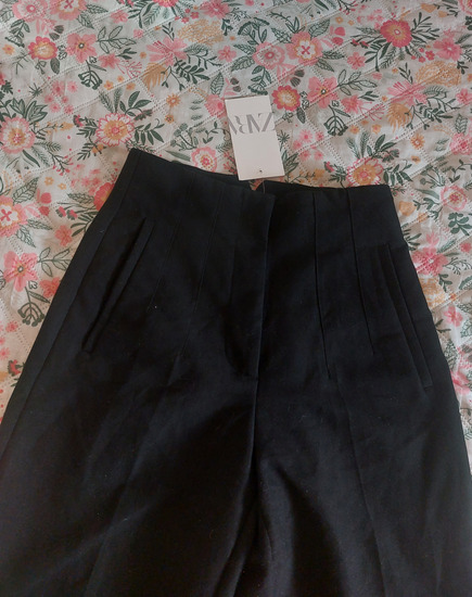 Zara pantalone sa etiketom