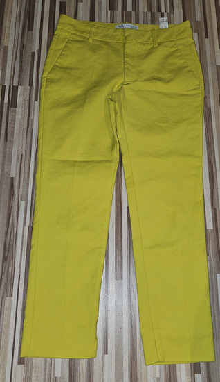 Prelepe pantalone Zara vel.36